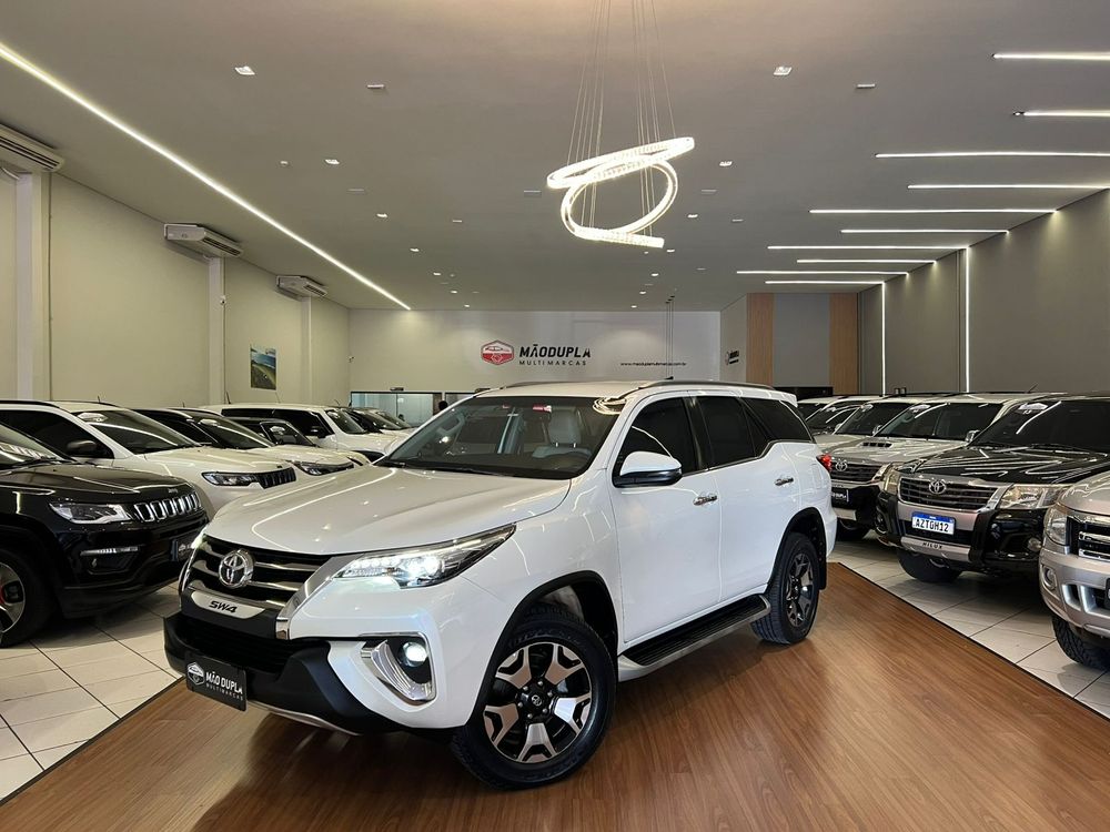Toyota Hilux SW4 SRX Diamo. 4x4 2.8 TB Die Aut. Diesel 4 portas, câmbio ...