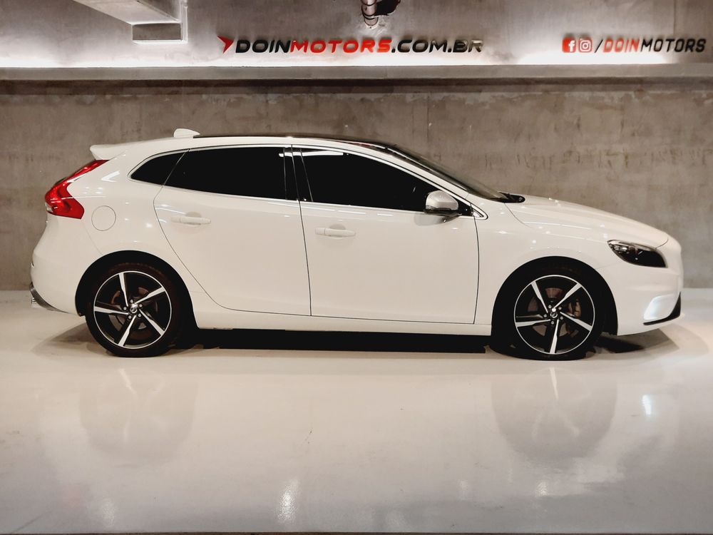 Volvo V40 T-5 R-DESIGN 2.0 Aut. Gasolina 4 portas, câmbio Automático em Santos - Doin Motors ...