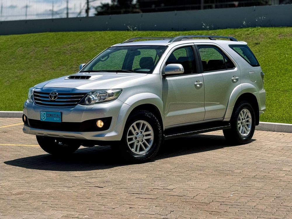 Toyota Hilux SW4 SRV D4-D 4x4 3.0 TDI Dies. Aut Diesel 4 portas, câmbio ...