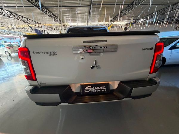 Mitsubishi L200 Triton Sport HPE-S 2.4 CD Dies. Aut Diesel 4 portas ...