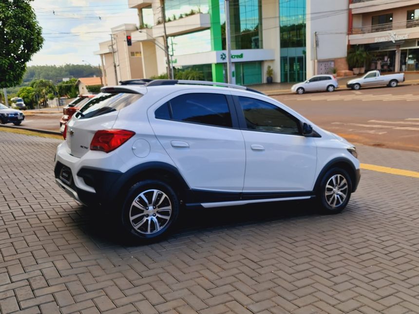 Chevrolet ONIX HATCH ACTIV 1.4 8V Flex 5P Aut. Flex 4 portas, câmbio ...